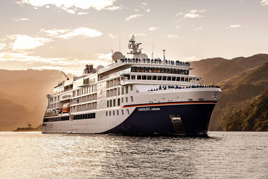 Expedition cruise from Ushuaia to Ushuaia with HANSEATIC nature ...