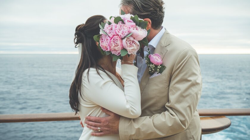 Romantik an Bord: Hapag-Lloyd Cruises schnürt neue Hochzeits- und ...